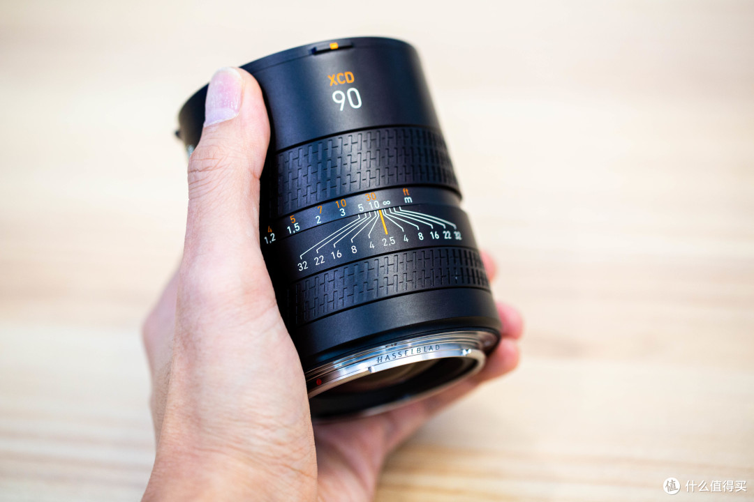 感受极致焦外虚化，哈苏X2D+XCD 2.5/90V镜头首发体验_无反镜头_什么值得买