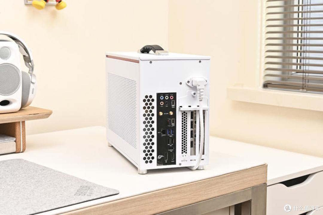可装 ATX 电源的 ITX——ROG B760-I+影驰 4070+机械大师 iF13 极地白装机展示_主板_什么值得买