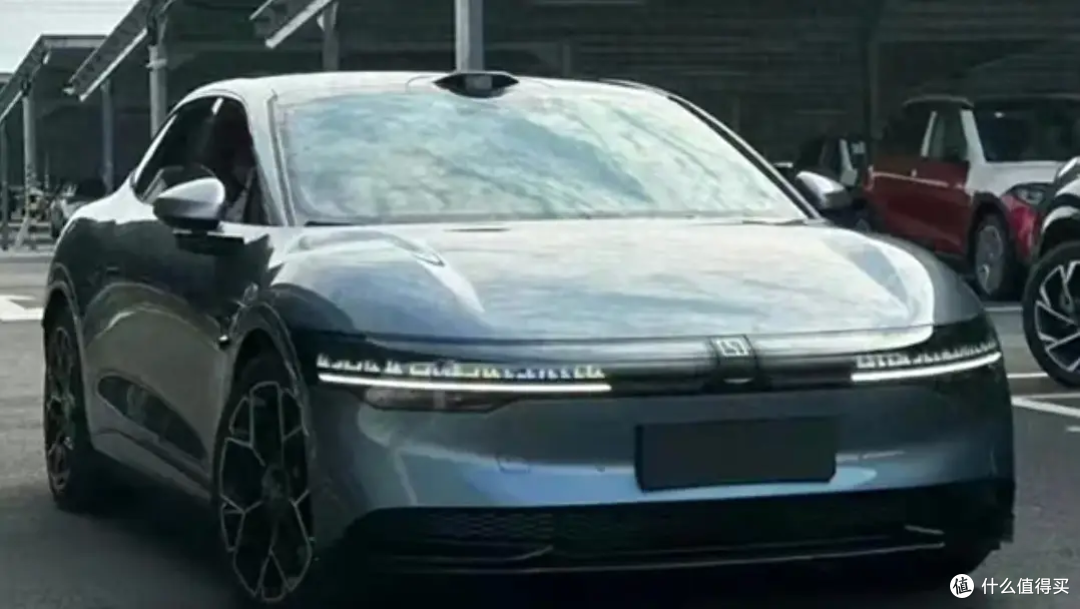 极氪 007 VS 小米 SU7：新能源汽车市场的热血角逐_中大型车_什么值得买