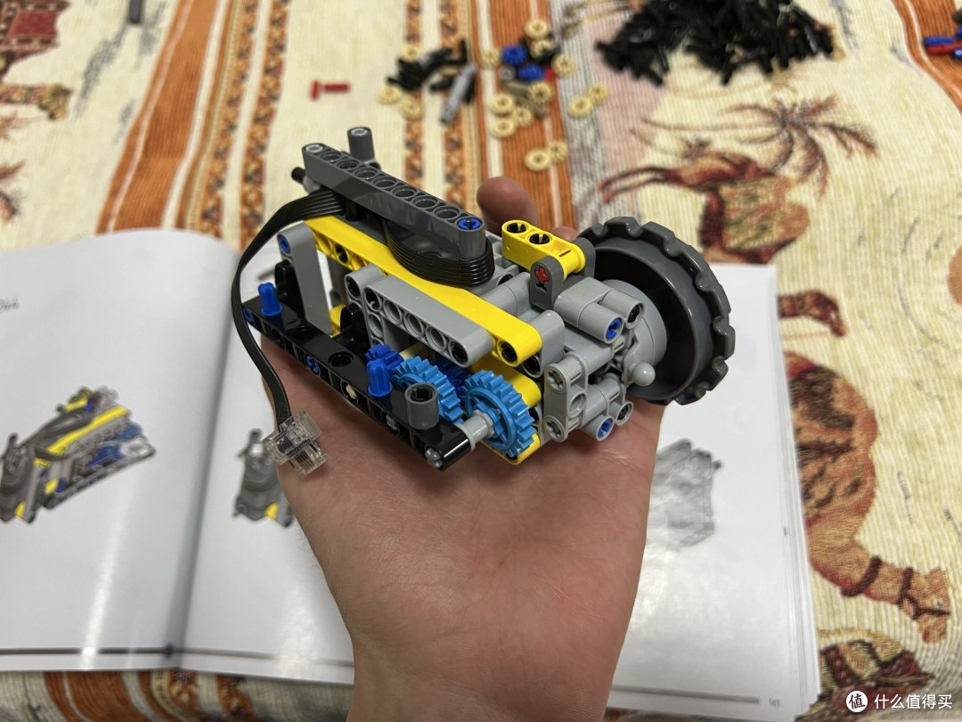 第一人称带你沉浸组装乐高42146利勃海尔吊车！_积木拼插_什么值得买