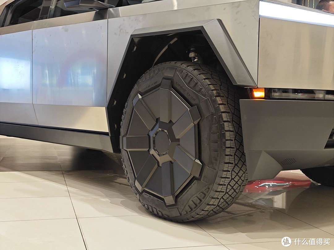 真心话：真酷！图赏特斯拉cybertrack，可能是全网最详细的一次_新能源车_什么值得买