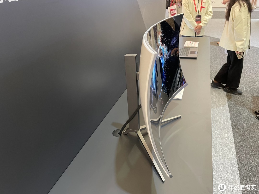 AWE2024 | TCL展示穹形显示器_显示器_什么值得买