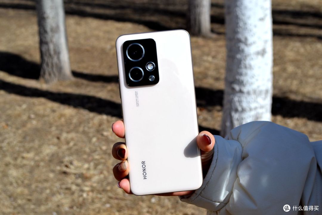 没有短板？荣耀直屏旗舰来了！满血骁龙8G2+独显+自研芯片C1，聊聊用了两个多月的荣耀90GT，24+1T顶配版_安卓手机_什么值得买