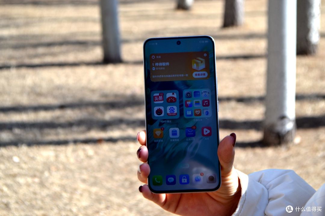 没有短板？荣耀直屏旗舰来了！满血骁龙8G2+独显+自研芯片C1，聊聊用了两个多月的荣耀90GT，24+1T顶配版_安卓手机_什么值得买