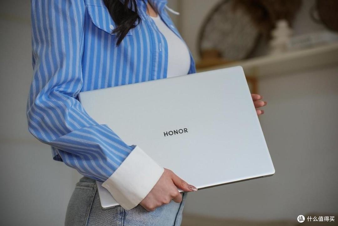 荣耀X16 Plus笔记本测评：超强硬件+AI赋能，打工人必备单品_普通笔记本_什么值得买