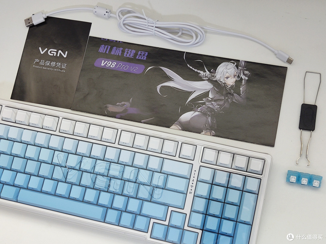绝了！这极地狐轴+冰川配色真好看，而且游戏码字两不误——VGN V98Pro V2三模客制化机械键盘体验_键盘_什么值得买