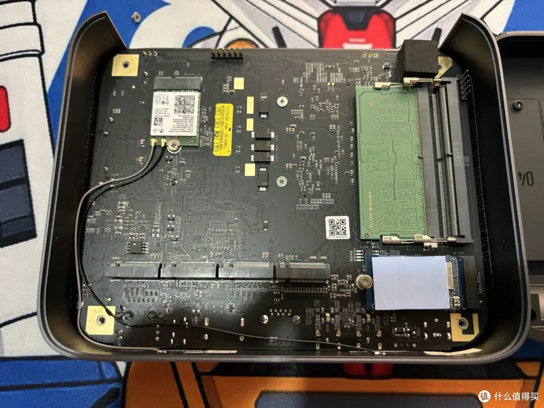 全闪四盘位NAS（绿联DXP480T Plus），首发开箱&拆机_NAS存储_什么值得买