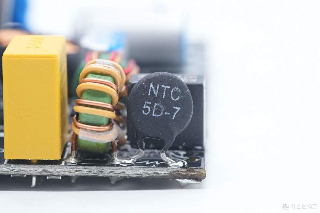 拆解报告：MI小米67W 2C1A氮化镓快充插线板CXB6-3QM_插排_什么值得买