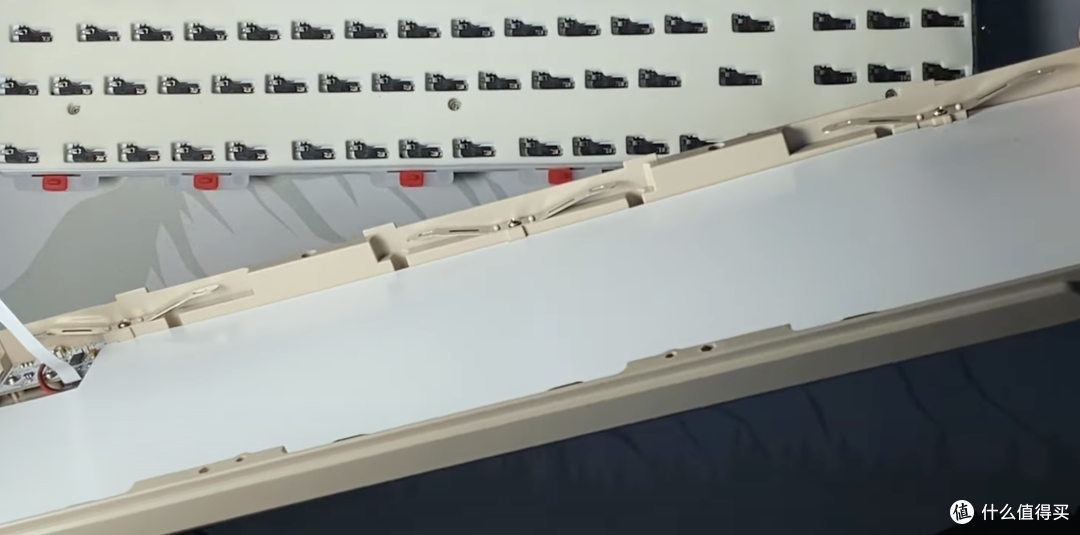 Ilovebee B87胶坨坨，Leafspring、旋钮/按键随心换，一百多元的好选择_无线键盘_什么值得买