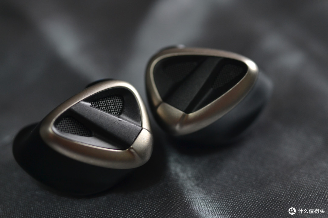 耳边评测 | 卷王FH9的再次颠覆，3999的飞傲FH19来了_耳机_什么值得买