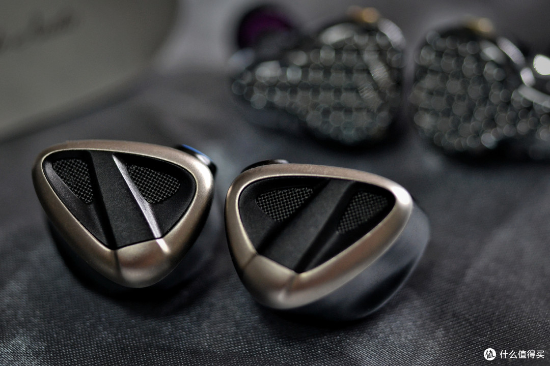 耳边评测 | 卷王FH9的再次颠覆，3999的飞傲FH19来了_耳机_什么值得买