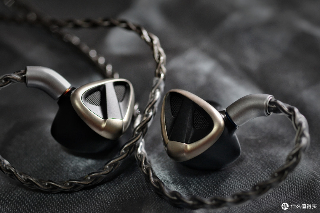 耳边评测 | 卷王FH9的再次颠覆，3999的飞傲FH19来了_耳机_什么值得买