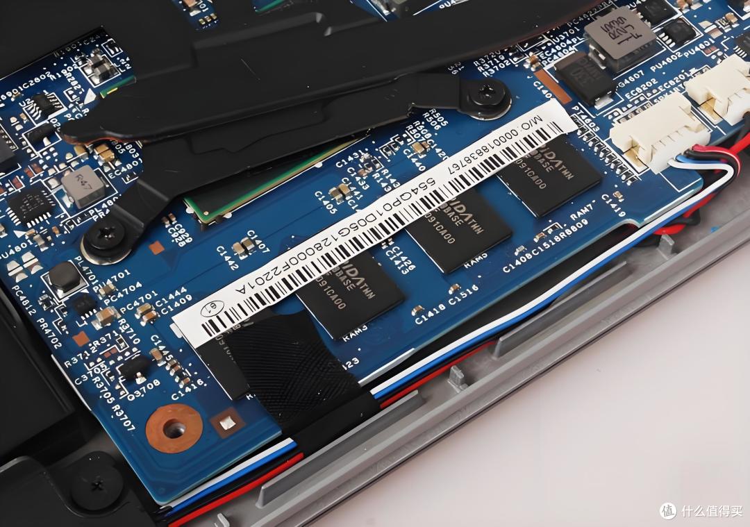 下一代内存焊死在主板上？莫跟风，带你看清CAMM2和CUDIMM两大革新性内存_内存_什么值得买