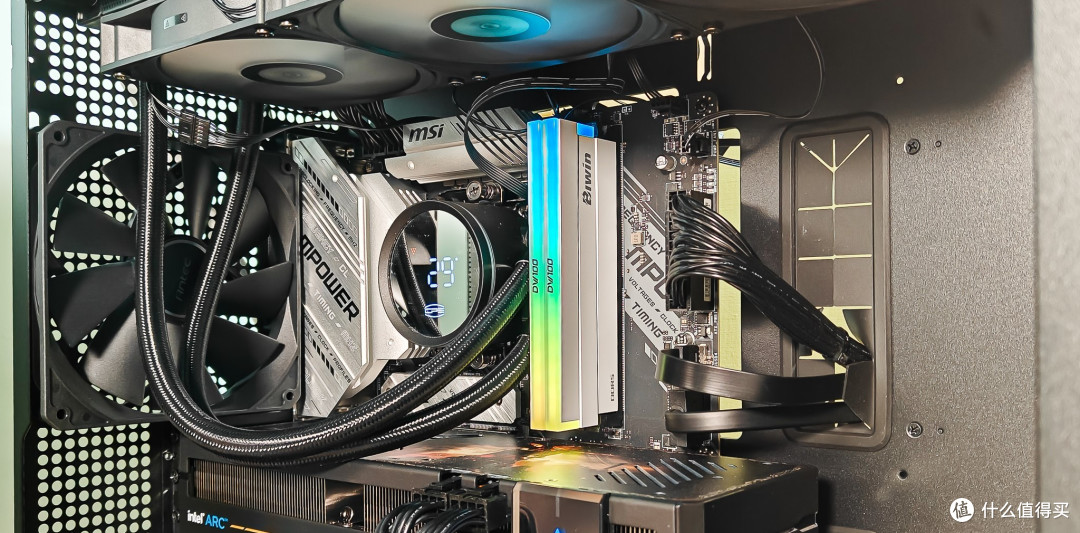 轻松一键8200MHz，佰维新品DW100让内存超频如此轻松_内存_什么值得买