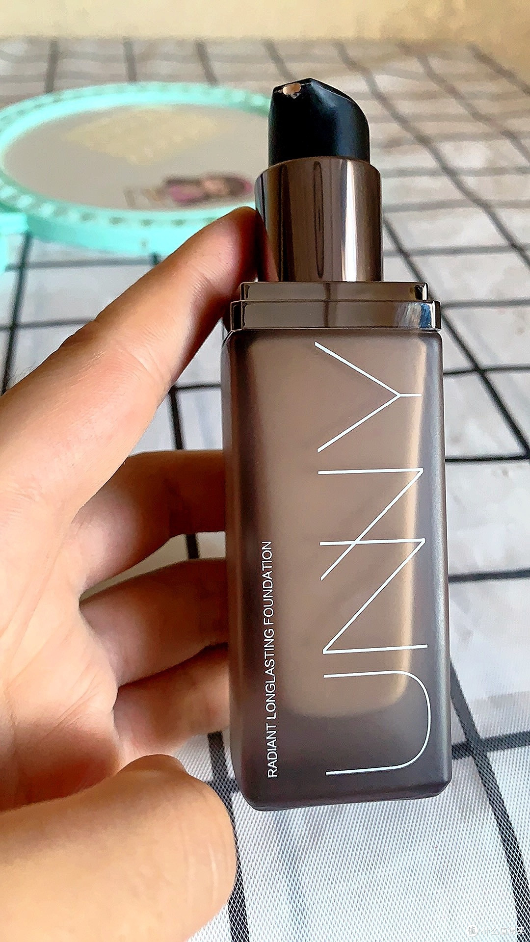 Unny粉底液：打造持久无瑕妆容的秘密武器_面部彩妆_什么值得买