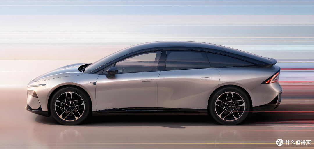 小鹏P7+：续航710公里，售价18.68万，买那个版本更划算呢？_汽车消费_什么值得买