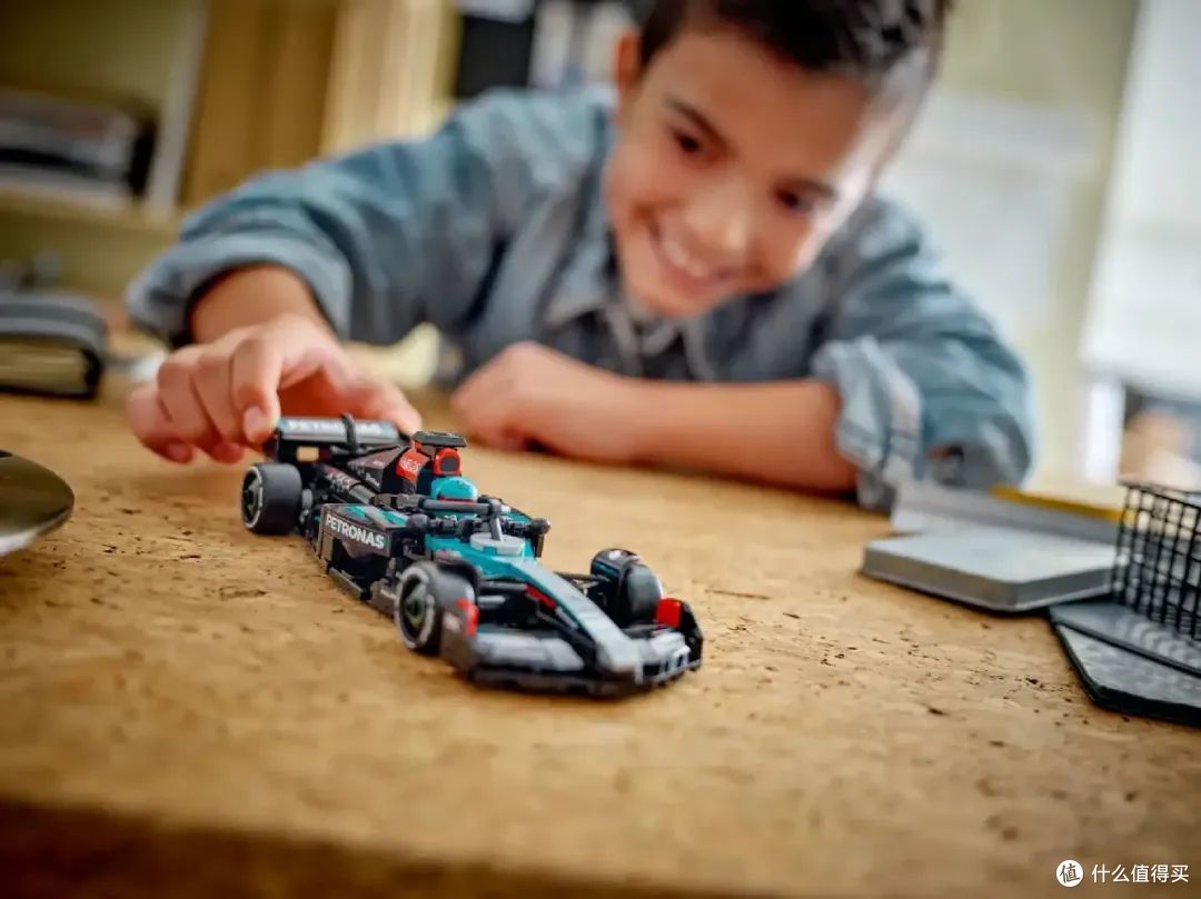 2025年乐高F1套装全揭晓：18款新赛车，10支车队全覆盖！_拼插积木_什么值得买
