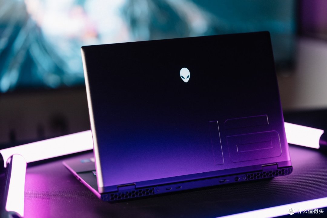 ALIENWARE外星人 m16 R2评测：让游戏玩出新质感_游戏本_什么值得买