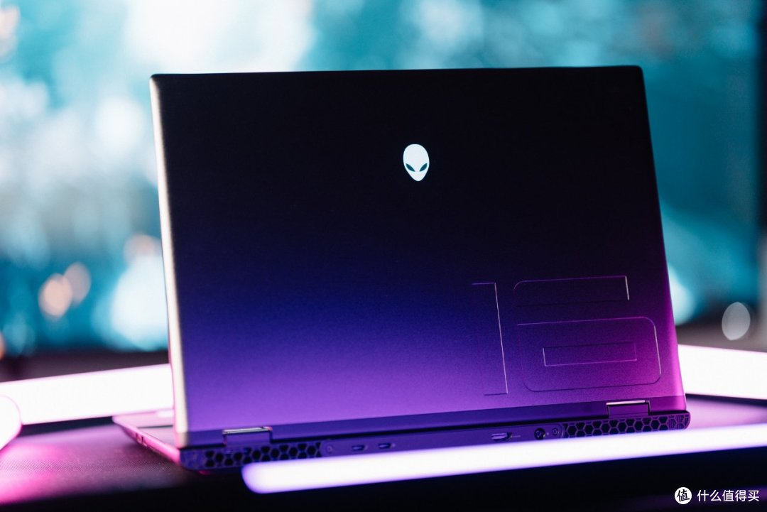 ALIENWARE外星人 m16 R2评测：让游戏玩出新质感_游戏本_什么值得买