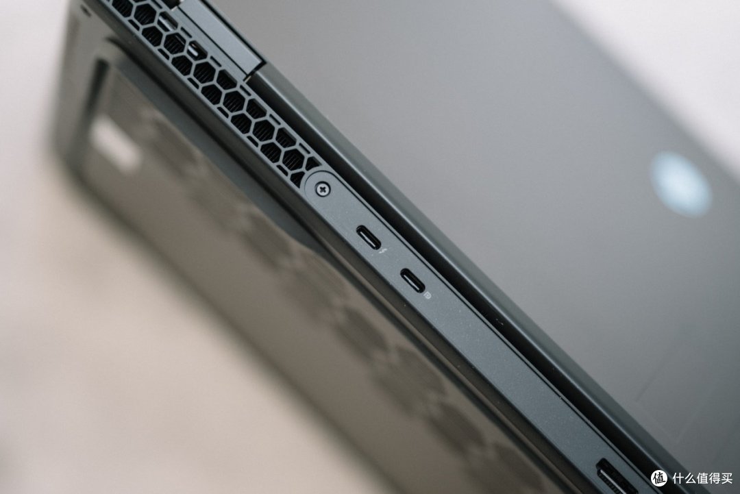 ALIENWARE外星人 m16 R2评测：让游戏玩出新质感_游戏本_什么值得买