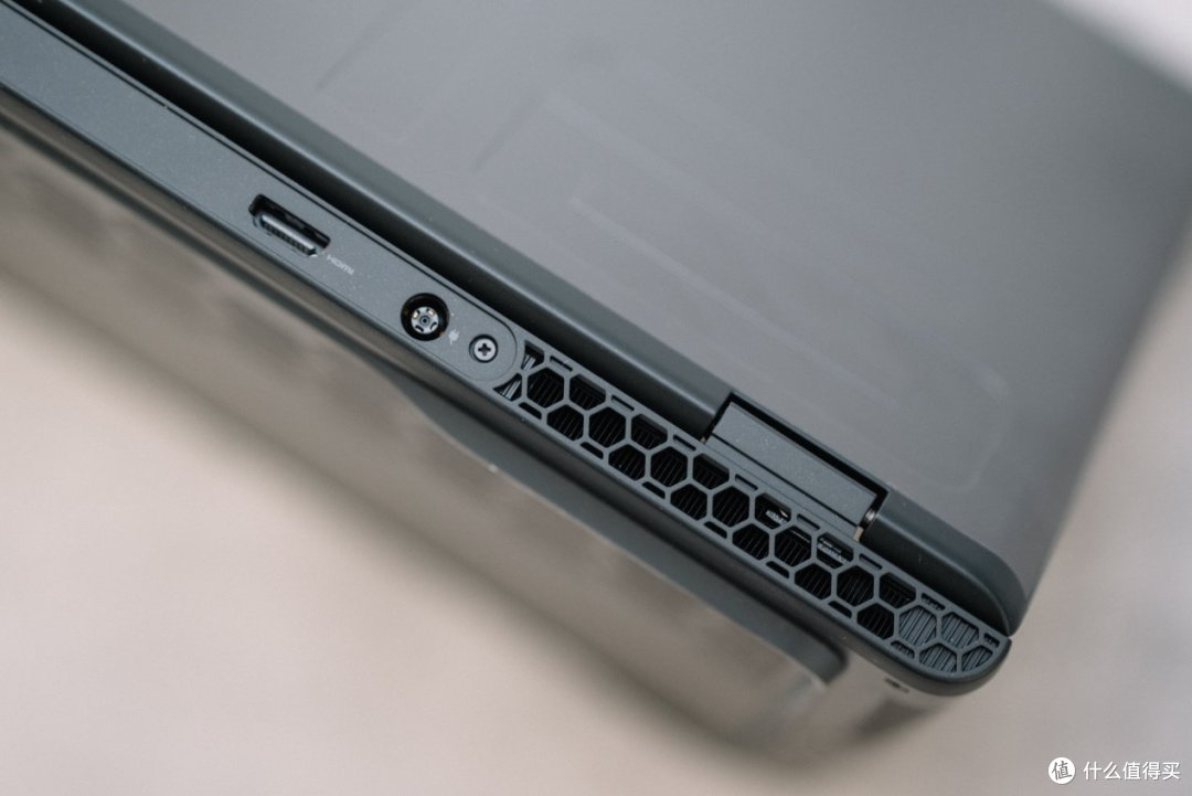 ALIENWARE外星人 m16 R2评测：让游戏玩出新质感_游戏本_什么值得买