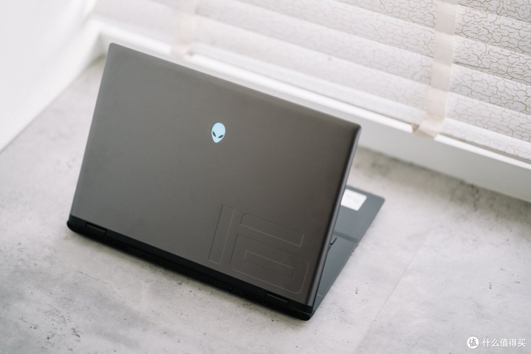 ALIENWARE外星人 m16 R2评测：让游戏玩出新质感_游戏本_什么值得买