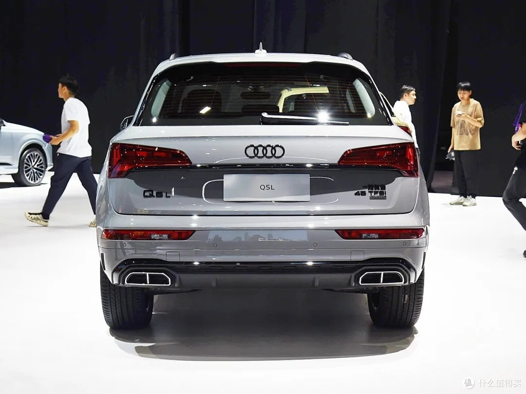 2025奥迪Q5L惊艳登场，全面升级能否超越宝马X3？_中型SUV_什么值得买