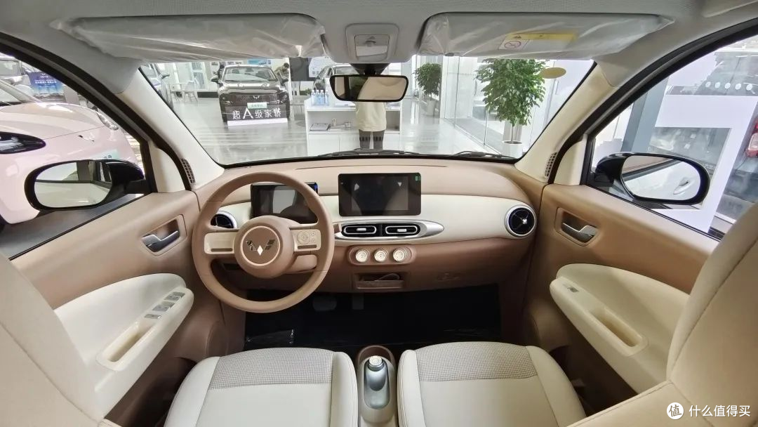新四门 很开门+自动驻车，续航205km宏光MINIEV四门版正式亮相！_新能源车_什么值得买
