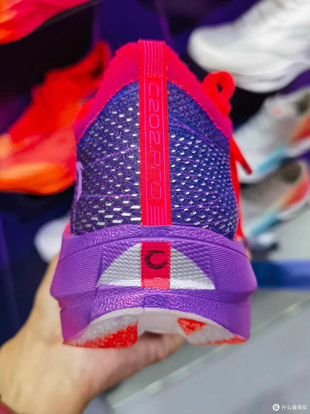 国产尖货，安踏c202 6pro，中后掌落地也稳的一批的丝滑顶碳跑鞋_跑鞋_什么值得买