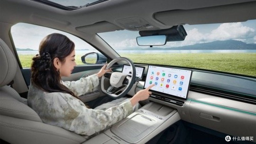 9.9万起！满油满电2369.9公里，奇瑞风云A8L上市，家轿卷出新高度_紧凑型车_什么值得买