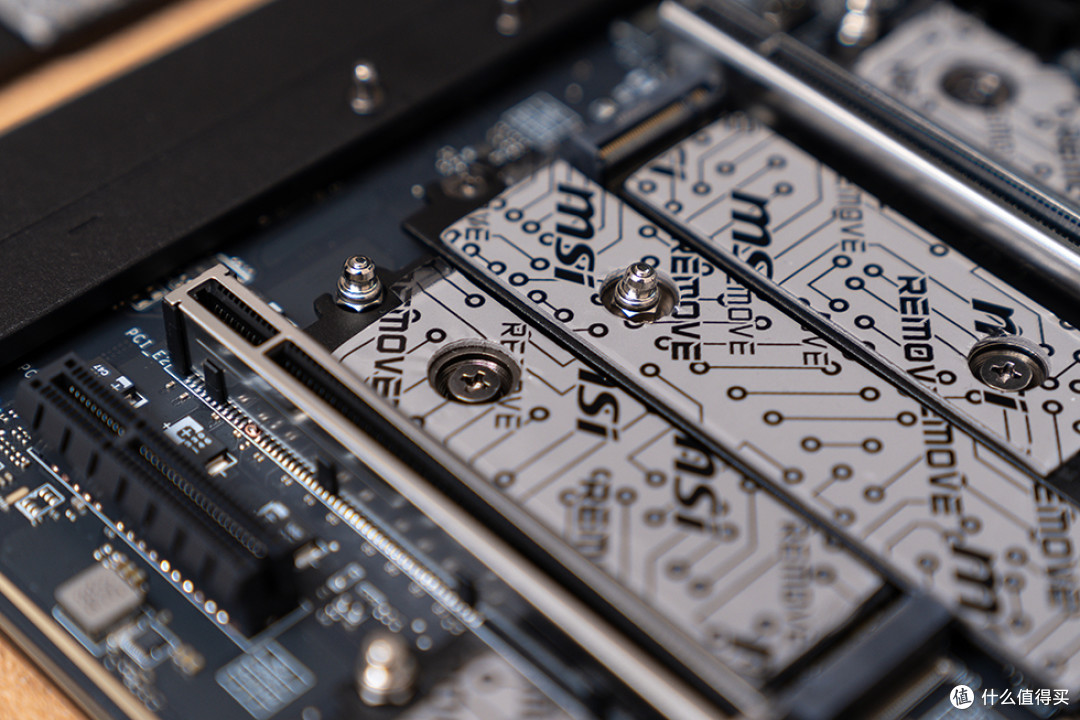 终身质保的顶配X870E主板，微星 MEG X870E GODLIKE 超神开箱体验_主板_什么值得买