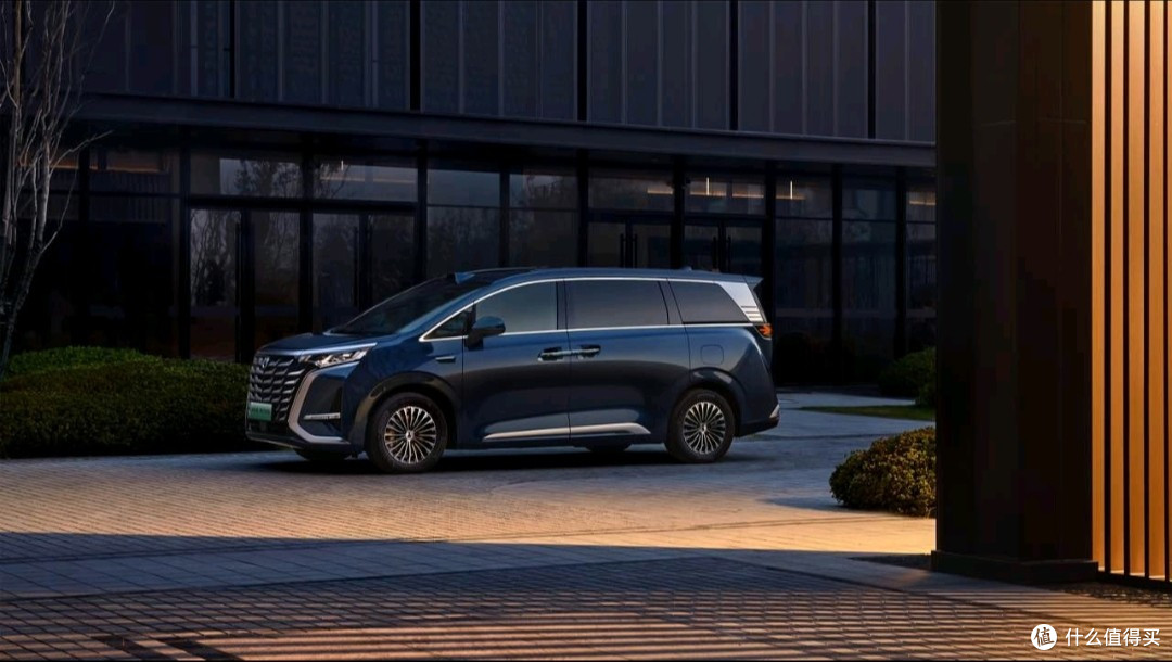 25款腾势D9耀世登场，重塑豪华MPV标准_MPV_什么值得买