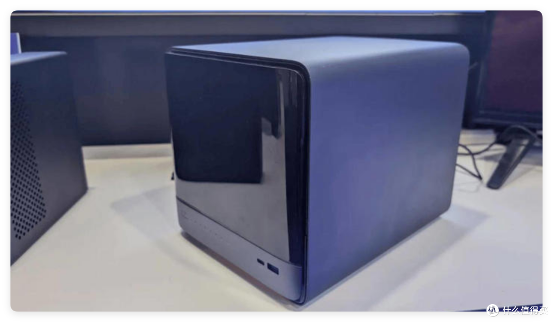 AI + Oculink 扩展，25年的NAS会更卷！盘点近期发布的10款NAS_NAS存储_什么值得买