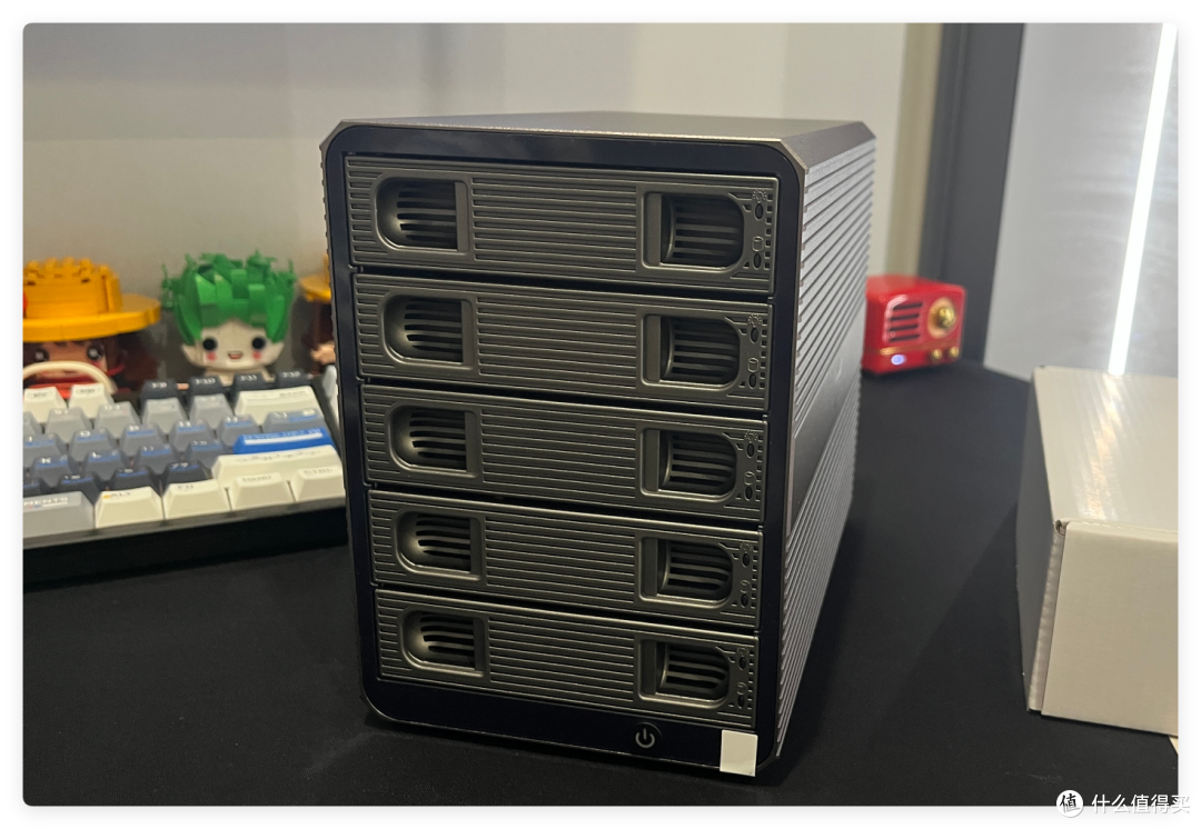 AI + Oculink 扩展，25年的NAS会更卷！盘点近期发布的10款NAS_NAS存储_什么值得买