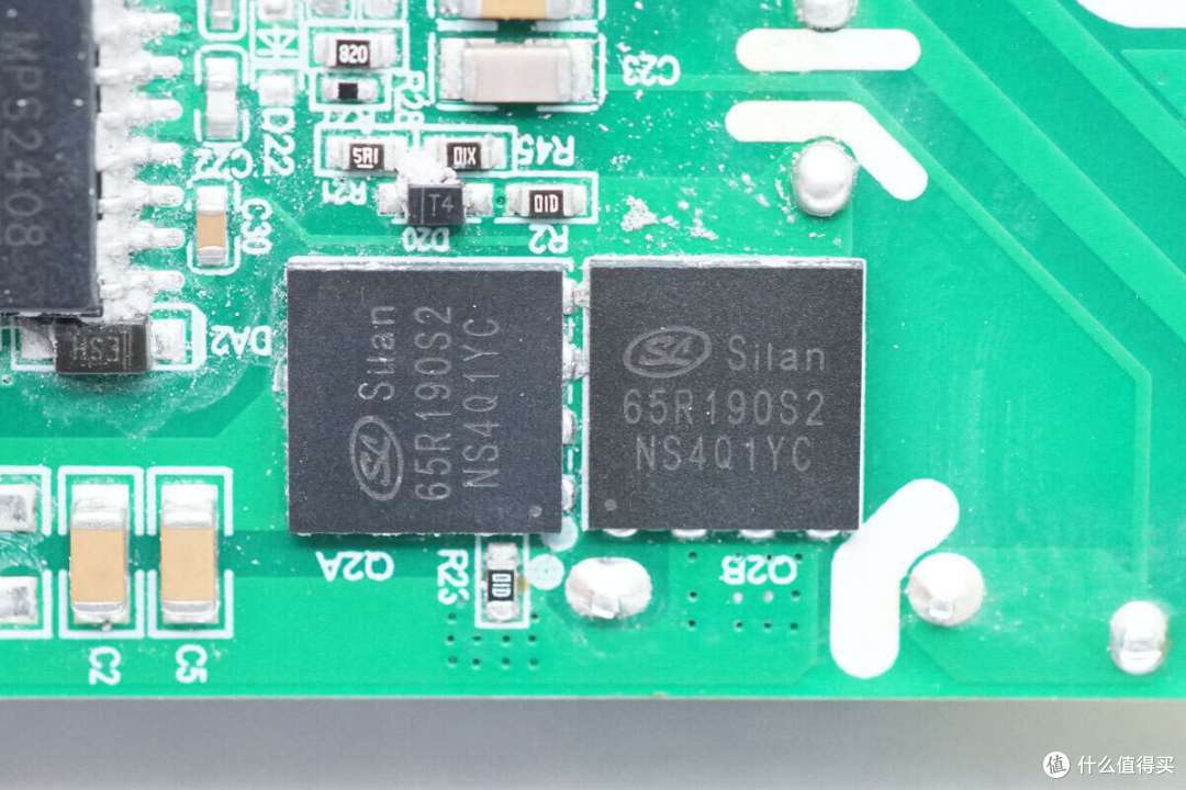 拆解报告：安克14合1屏显桌面充电扩展坞A83B6_接口转换器_什么值得买