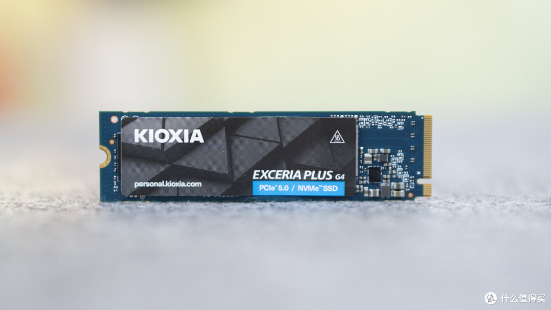 极致读写、超棒温控，笔记本可用的PCIe5.0固态，铠侠VD10实测！_固态硬盘_什么值得买