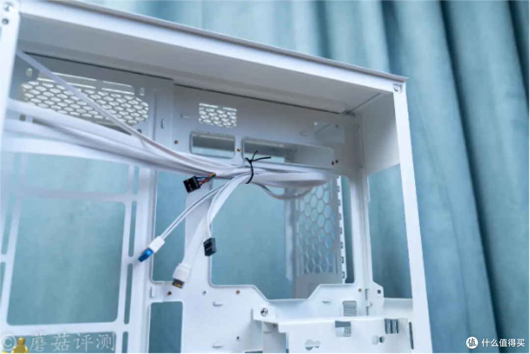 顺滑过渡，270度无死角，乔思伯TK3曲面海景房ATX机箱 评测_机箱_什么值得买