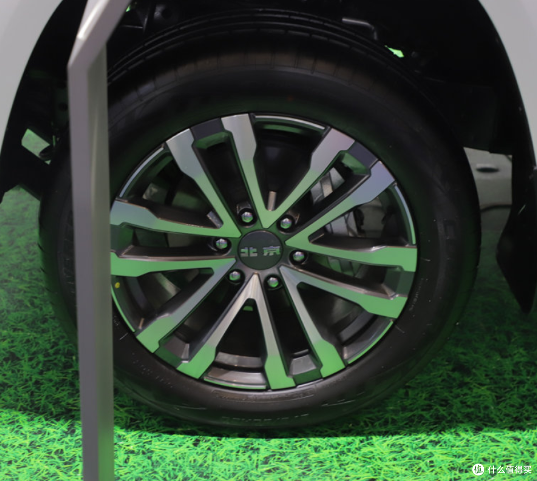 69.8万元国产硬派越野SUV：北汽BJ90_SUV_什么值得买