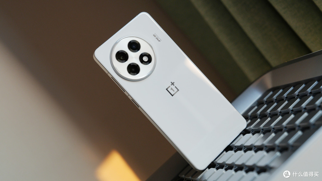 一加ACE5 Pro测评：骁龙8至尊版+6100毫安时，3000档游戏神机？_安卓手机_什么值得买