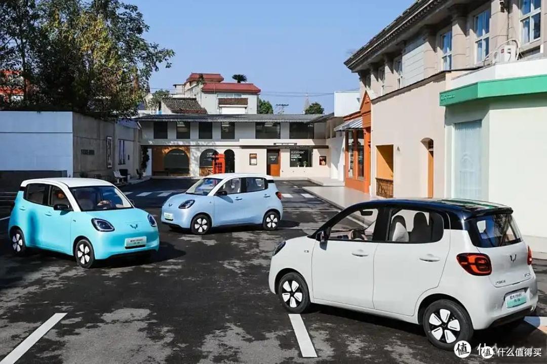 光预售就卖了2万台！宏光MINIEV四门版4.48万起售，凭啥这么火_新能源车_什么值得买