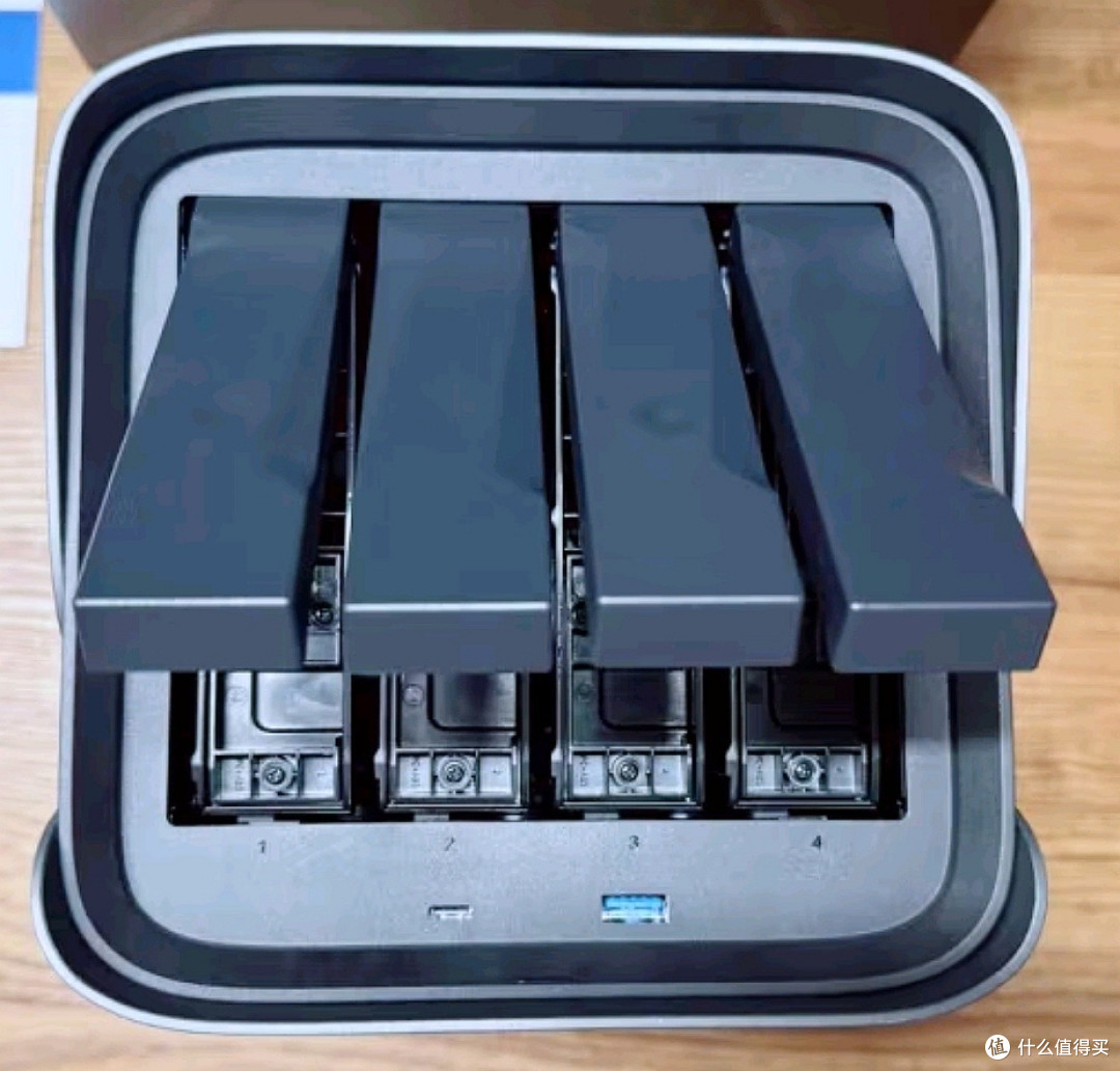 极空间Z4Pro，你家NAS的未来_NAS存储_什么值得买