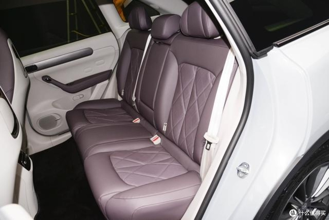 零跑C11又降价，FSD自适应悬挂+8295芯片+三块屏，入门即高配_新能源车_什么值得买